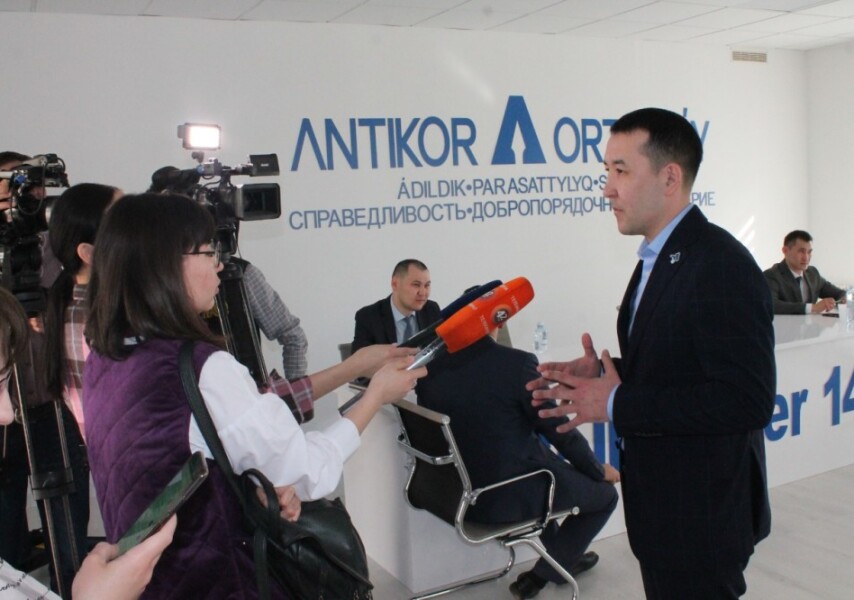 Жайық Пресс - Проект «Адал көмек» в сервисном центре «Antikor ortalyǵy» - официальные новости ЗКО